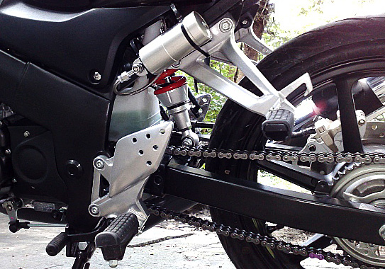 Cara mudah tangkal cipratan air di monoshock. | MOTORBLITZ