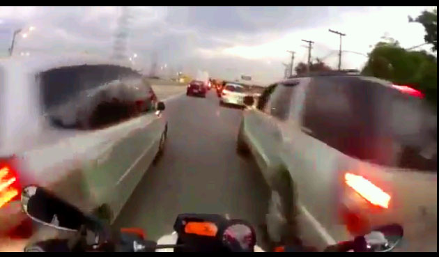 motor ngebut di kemacetan 3 | MOTORBLITZ